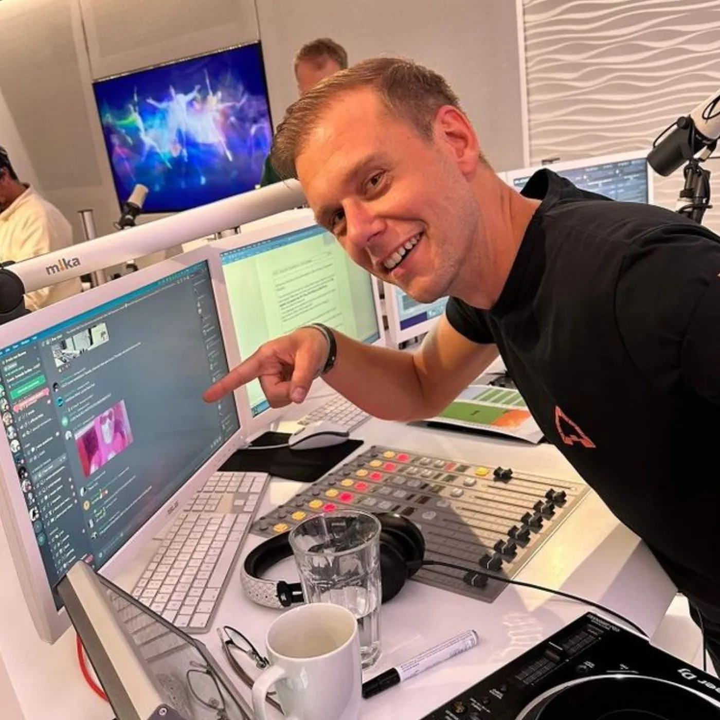 “I used to think I was wrong…” — Armin van Buuren’s vague confession ...